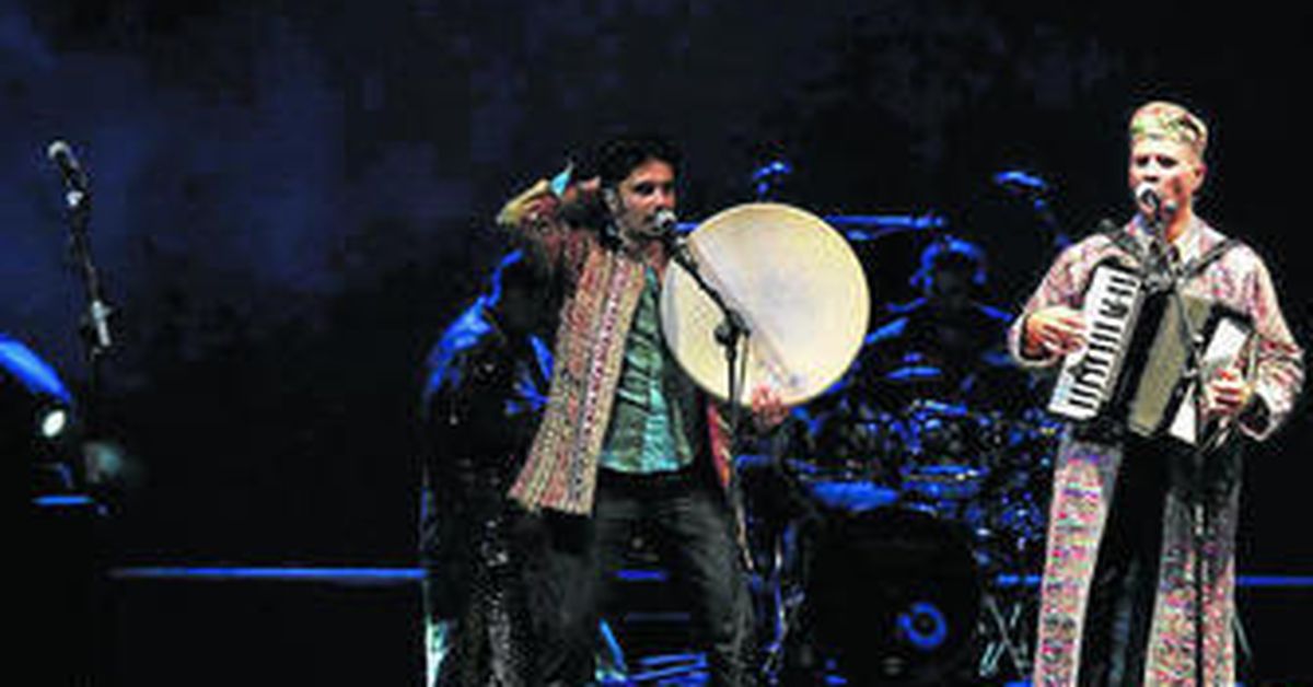 Los ritmos festivos de Alaev Family llevaron el baile a la Plaza Vieja