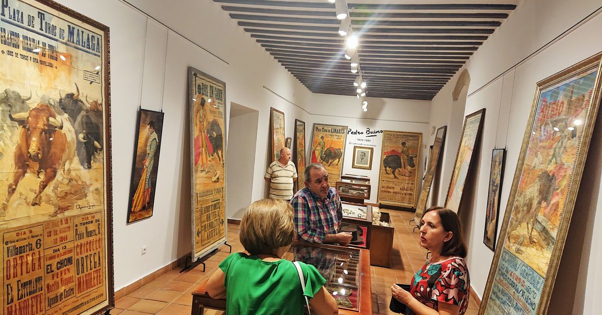 Villa del Río rinde homenaje a Manolete con una muestra de artículos ...