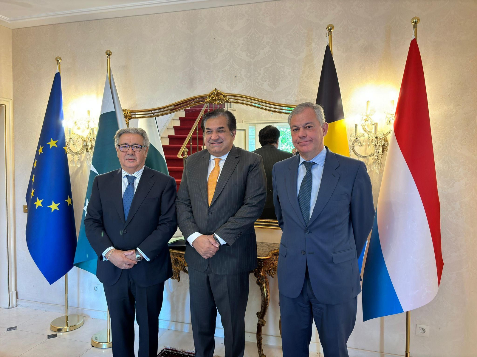 Zoido y Sanz se reúnen en Bruselas con el embajador pakistaní para tratar las preocupaciones del ...