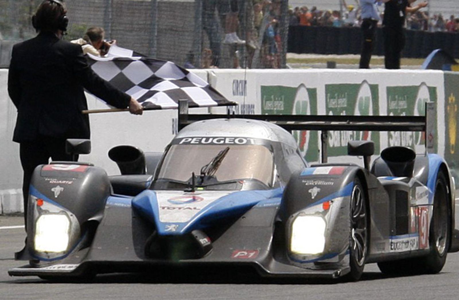 Marc Gené hace historia en las 24 horas de Le Mans