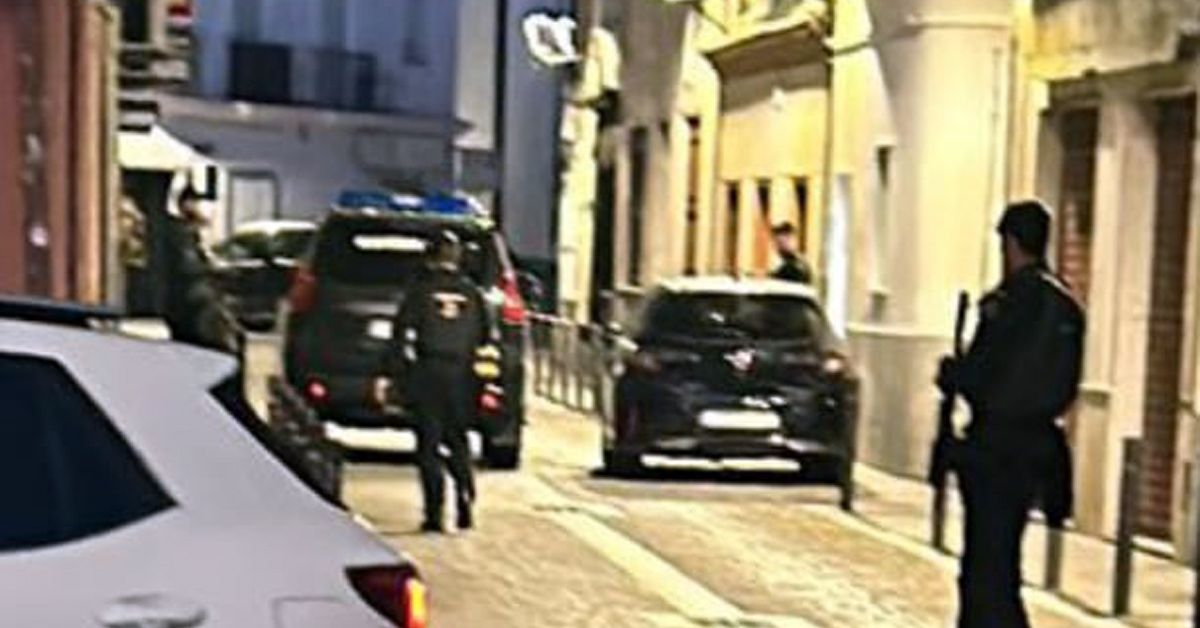 Numerosos registros y detenciones en un operativo contra el ...