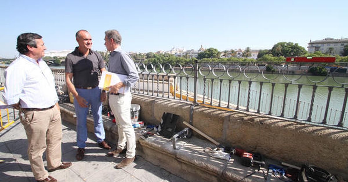 Arranca la instalación de la barandilla de la calle Betis para ...