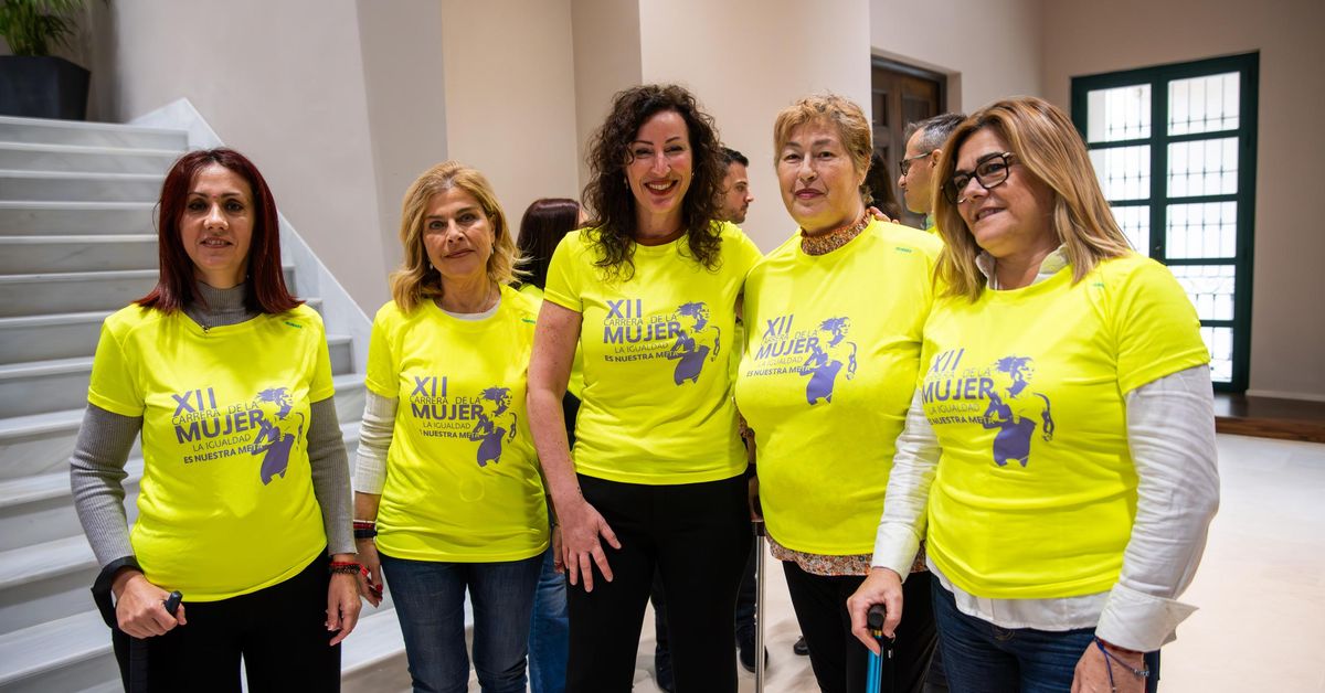 Almería se enfunda esta camiseta por la Carrera de la Mujer