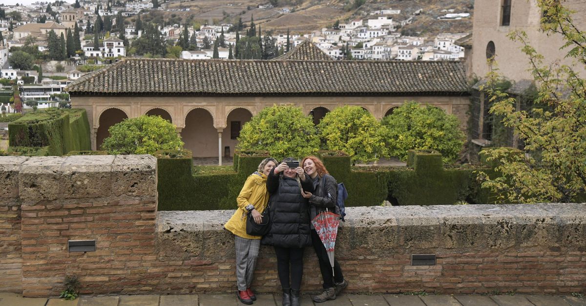 La Oficina de Turismo de Granada, la cuarta de Andalucía que más ...