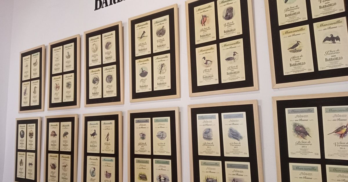 Bodegas Barbadillo repasa 25 años de etiquetas de su Solear Pasada en Rama