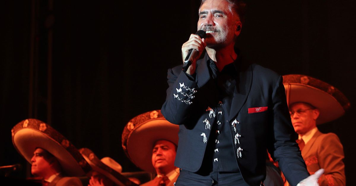 Alejandro Fernández emociona en Almería con sus canciones rancheras de ...