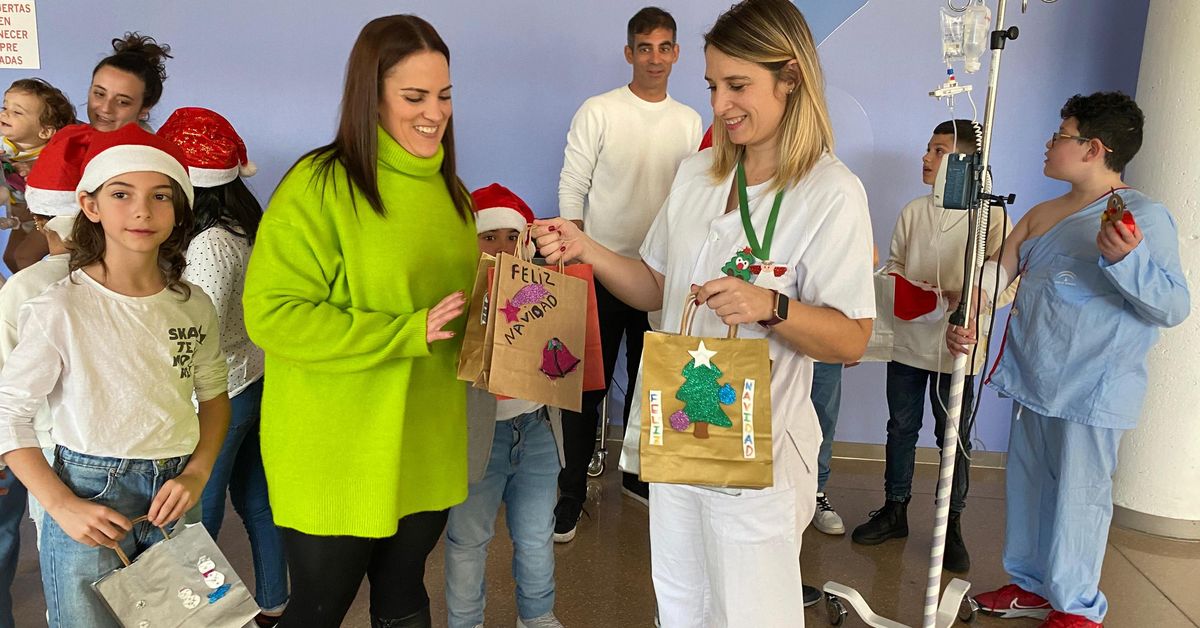 Escolares del colegio Gallego Burín llevan la Navidad a los pacientes ...