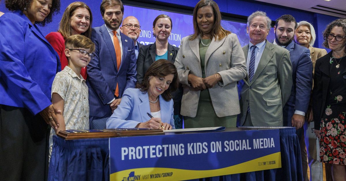 Nueva York, pionero en restringir el adictivo algoritmo de las redes sociales para menores