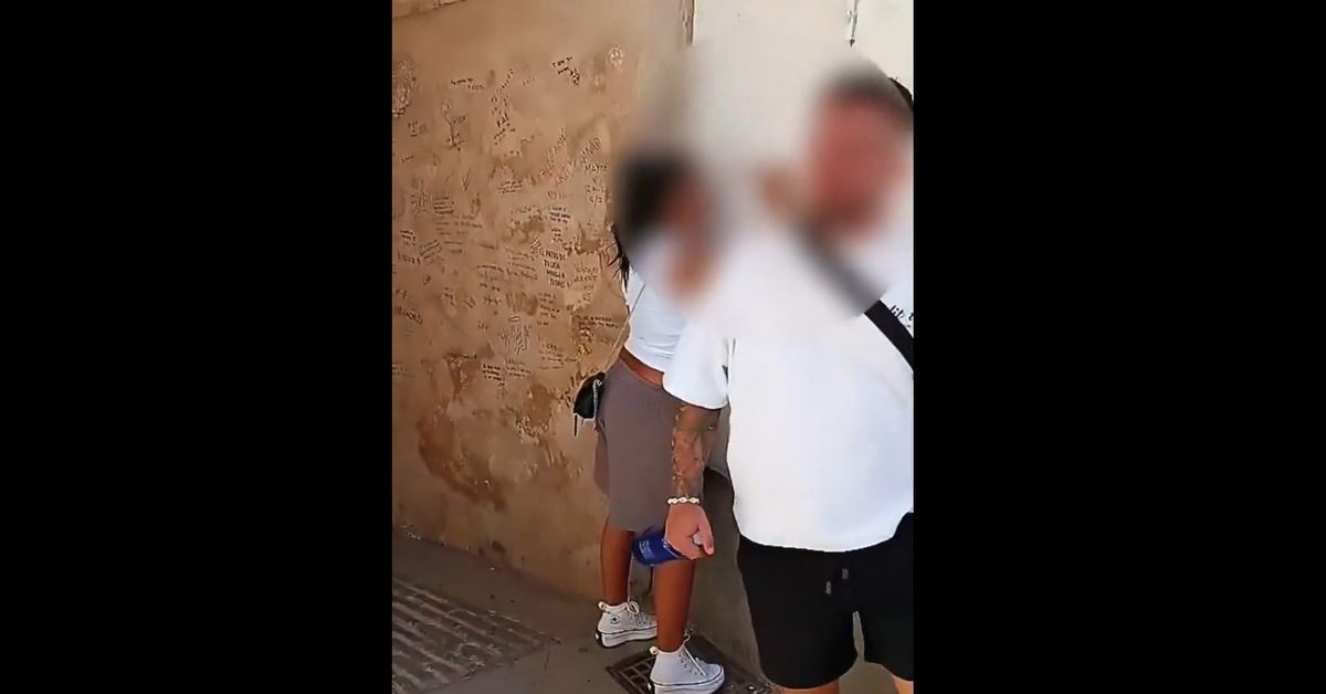 Vídeo | Pillan infraganti a dos jóvenes realizando pintadas en el Albaicín