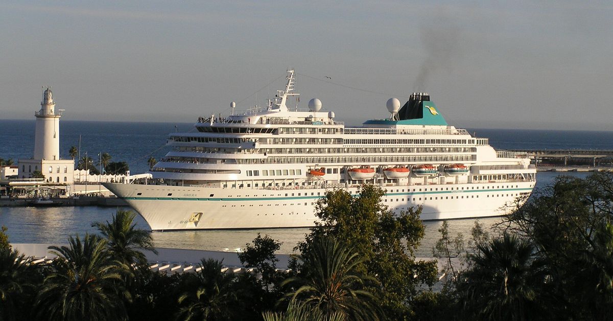El buque de crucero 'Amera' se estrena en Málaga
