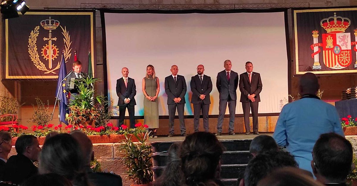 Entrega de condecoraciones con motivo de la Festividad de la Merced en ...