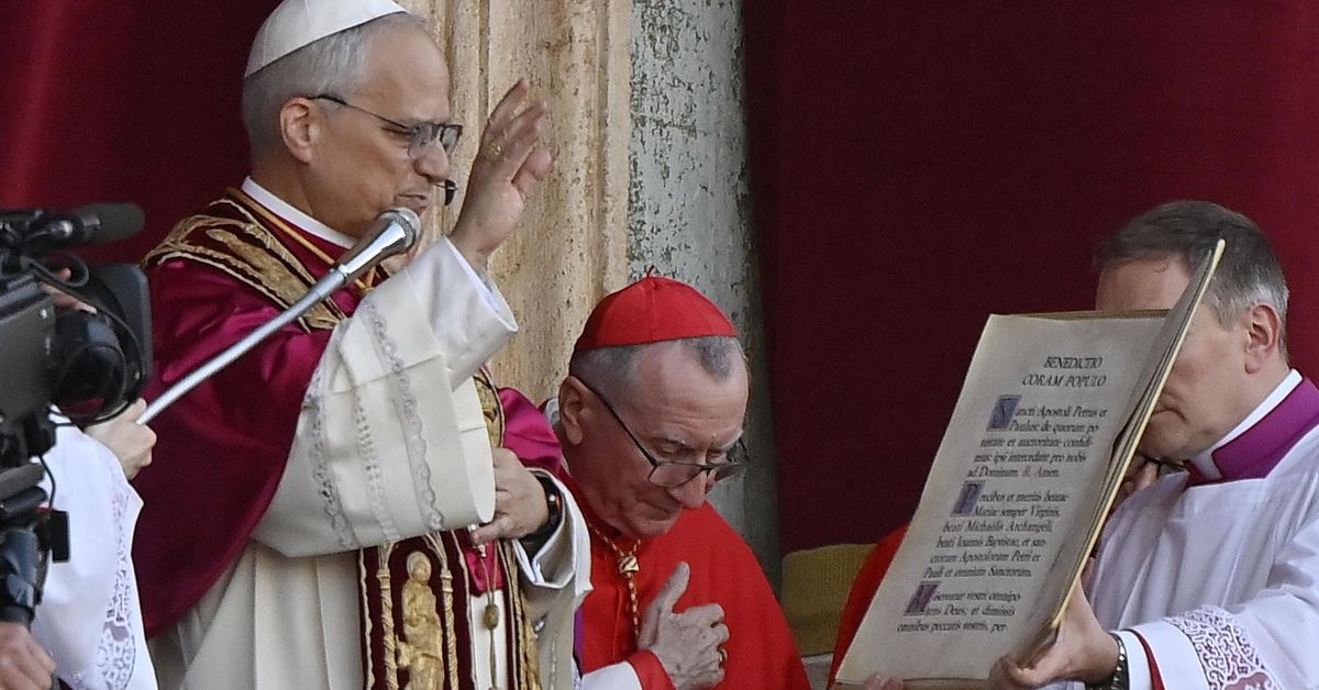 Parolin, impactado por la "serenidad" con la que Prevost aceptó ser Papa