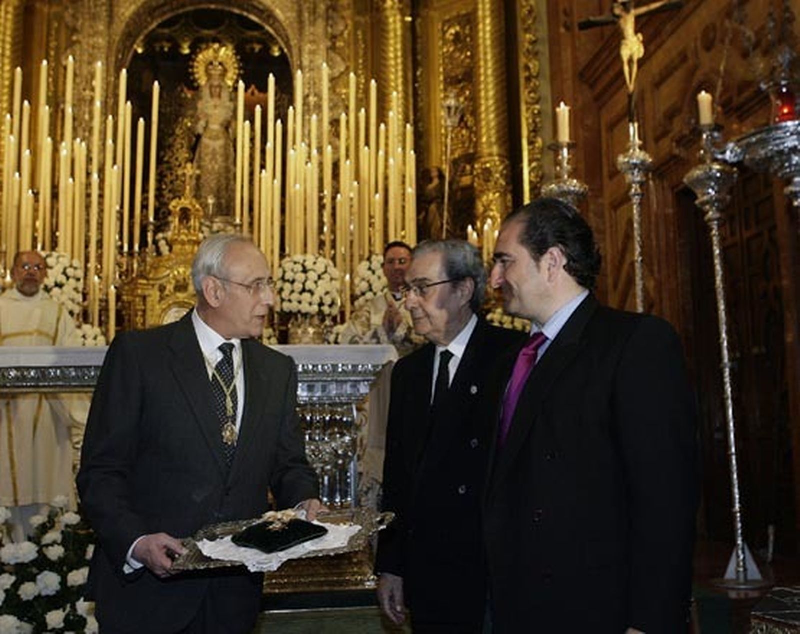Lazo de Isabel la Católica para la Macarena