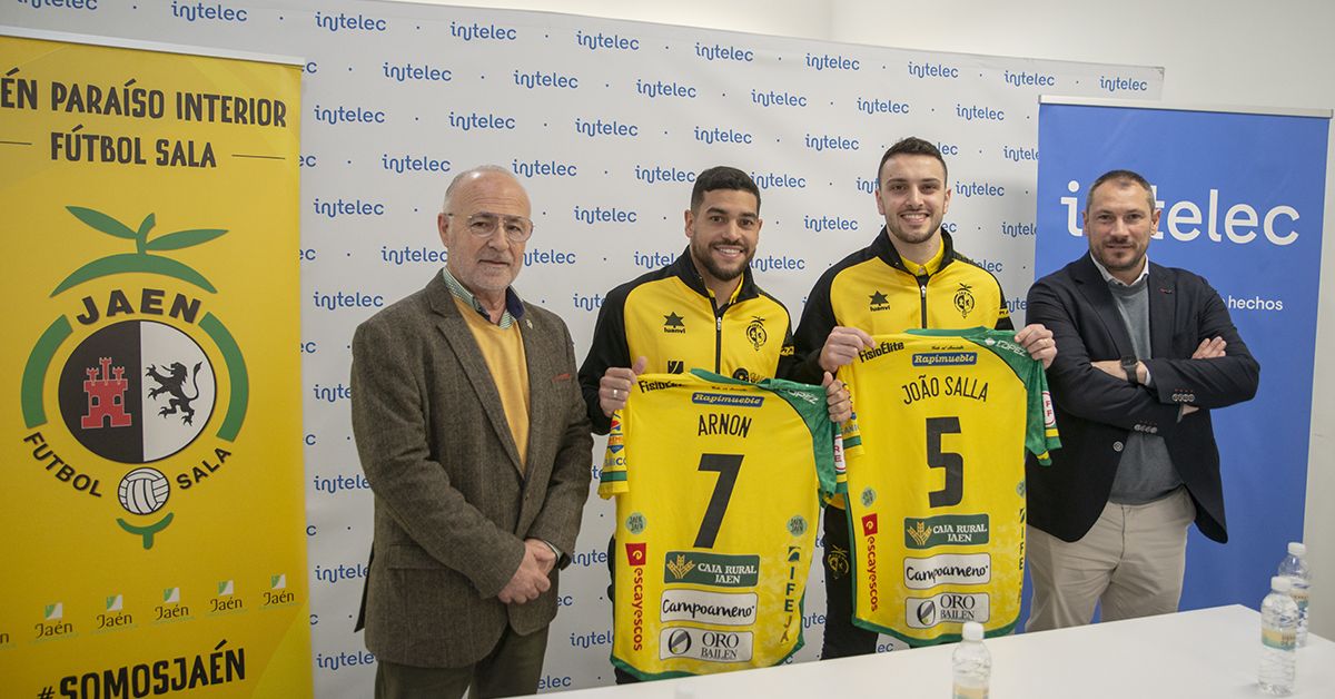 Arnon Cassemiro y Joao Salla ya posan con la camiseta del Jaén Paraíso ...