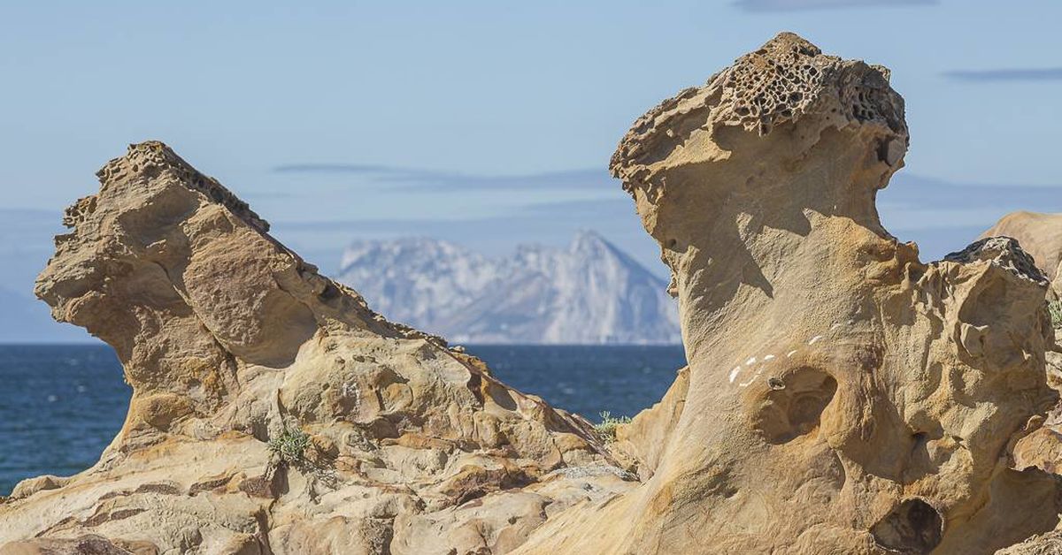 Punta Chullera, la singular última playa de Málaga