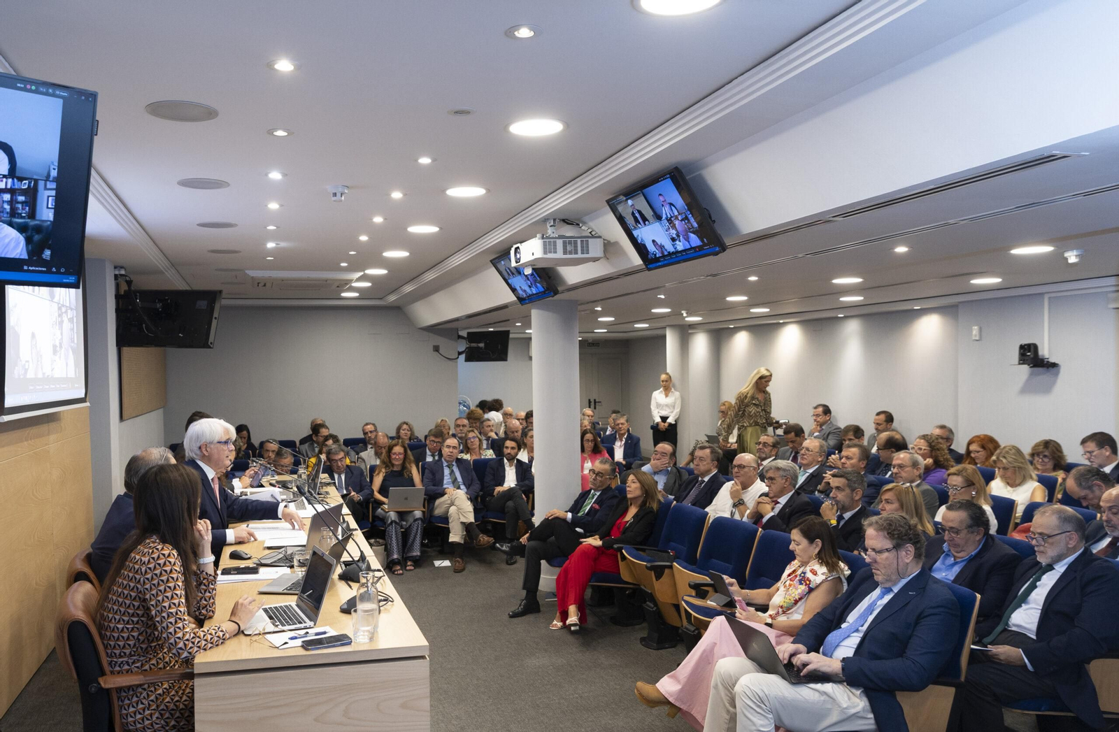 La Abogacía urge la aprobación de la 'pasarela al RETA' para los mutualistas: ¿qué es y a quién ...