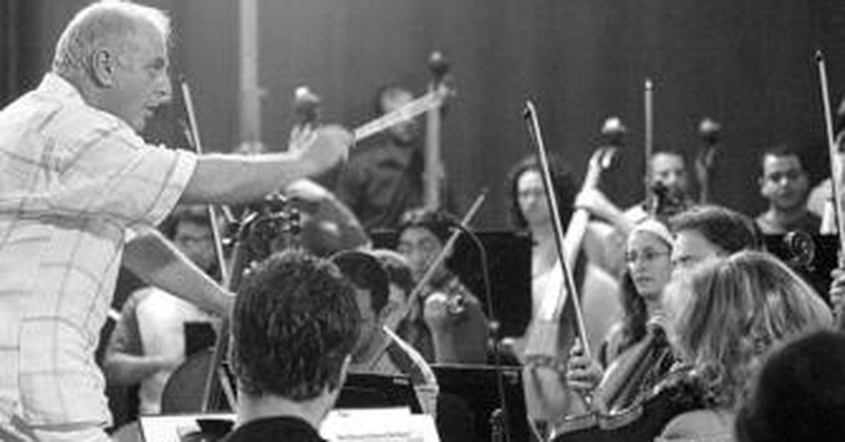 David Grossman y Elias Khoury, con la Orquesta del West-Eastern Divan