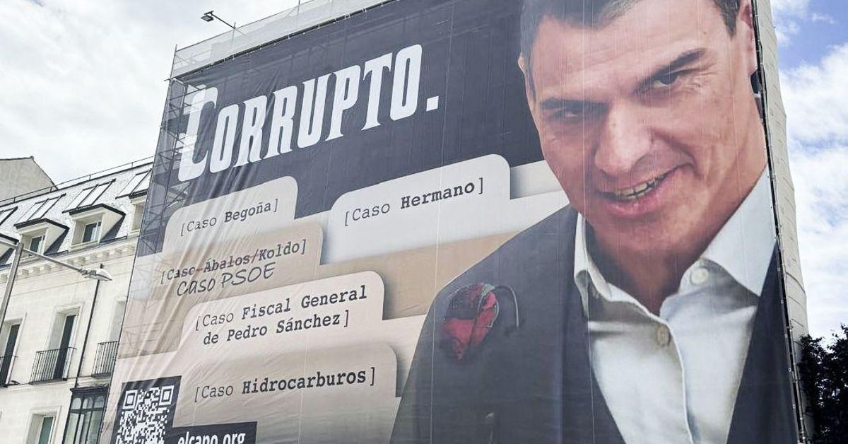 Sánchez pide personarse como perjudicado en la causa por la lona que Hazte Oír desplegó frente ...