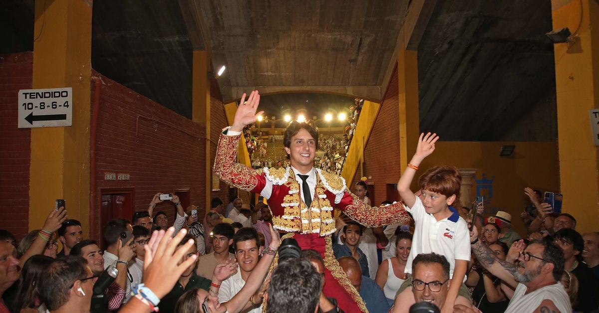Fotos de la corrida del jueves de la Feria Taurina de Algeciras 2023 ...