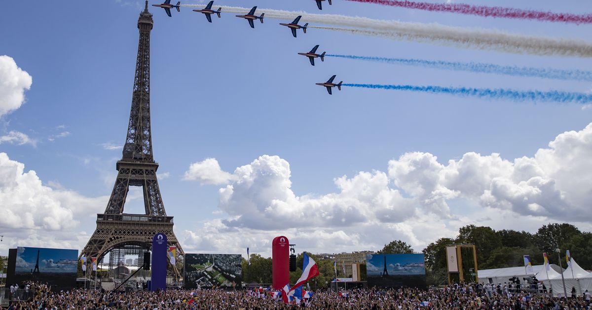 Tokio conecta en directo con París para cederle el relevo olímpico
