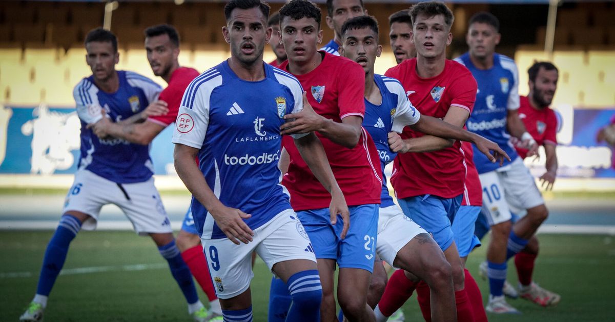 El joven lateral derecho Álex Carrasco firma con el Recre