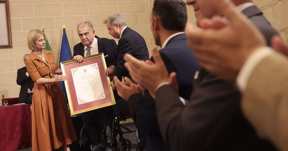 Jerónimo Roldán Rosa, 'Hijo Predilecto de Jerez', "por ser justo y amado"