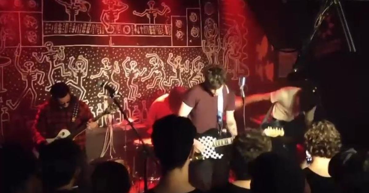 Celebran un concierto de rock en La Invisible, un edificio de Málaga ...