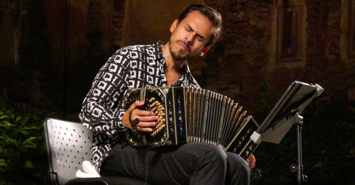 Claudio Constantini | Bandoneonista: "Bach escribió una música muy ...