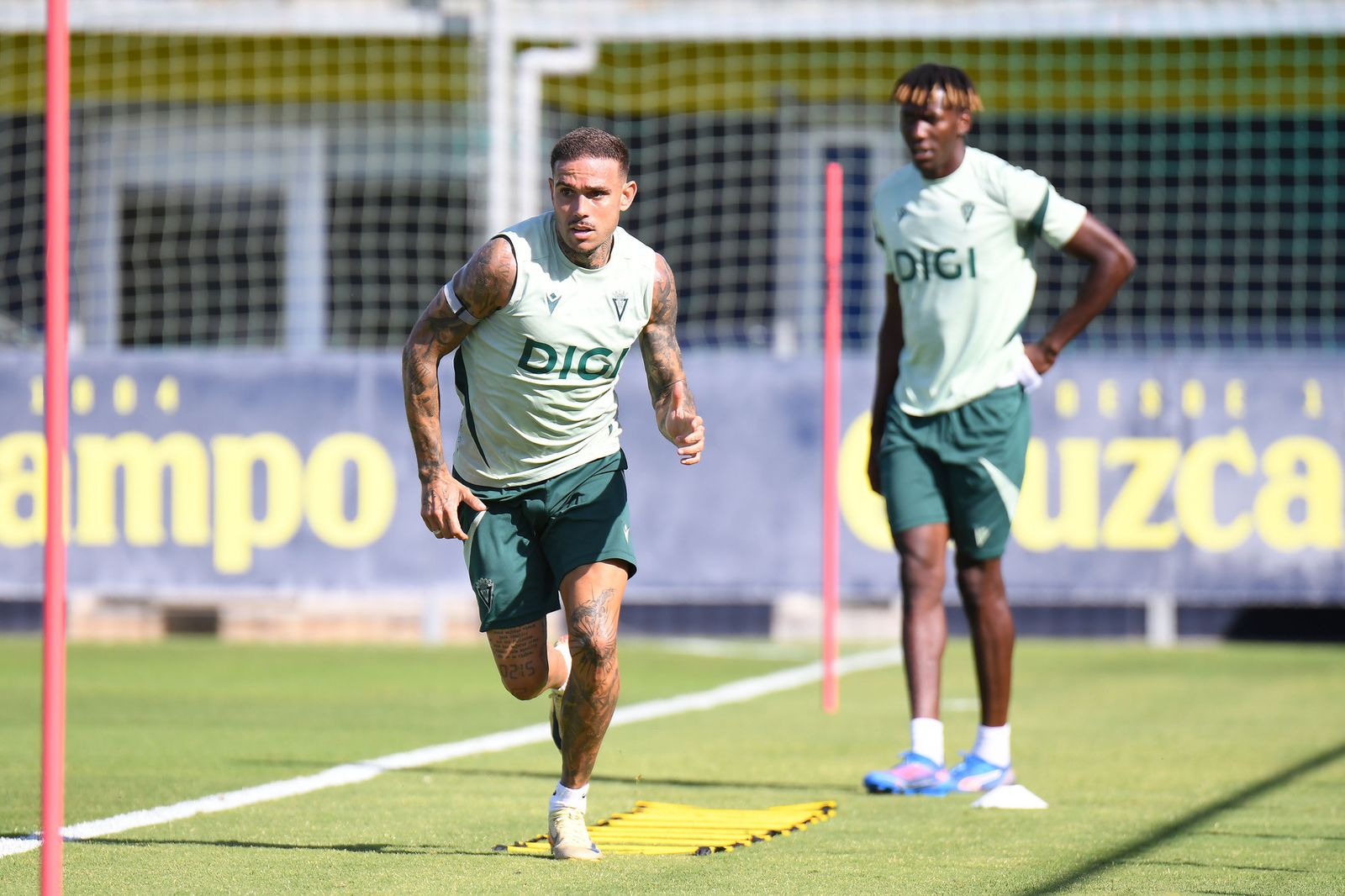 Roger le mete velocidad a su situación en el Cádiz CF