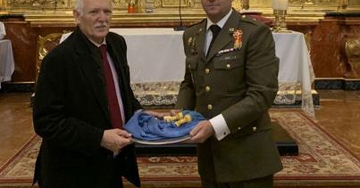 La Virgen de los Dolores y Misericordia recibe una Fajín de Estado ...