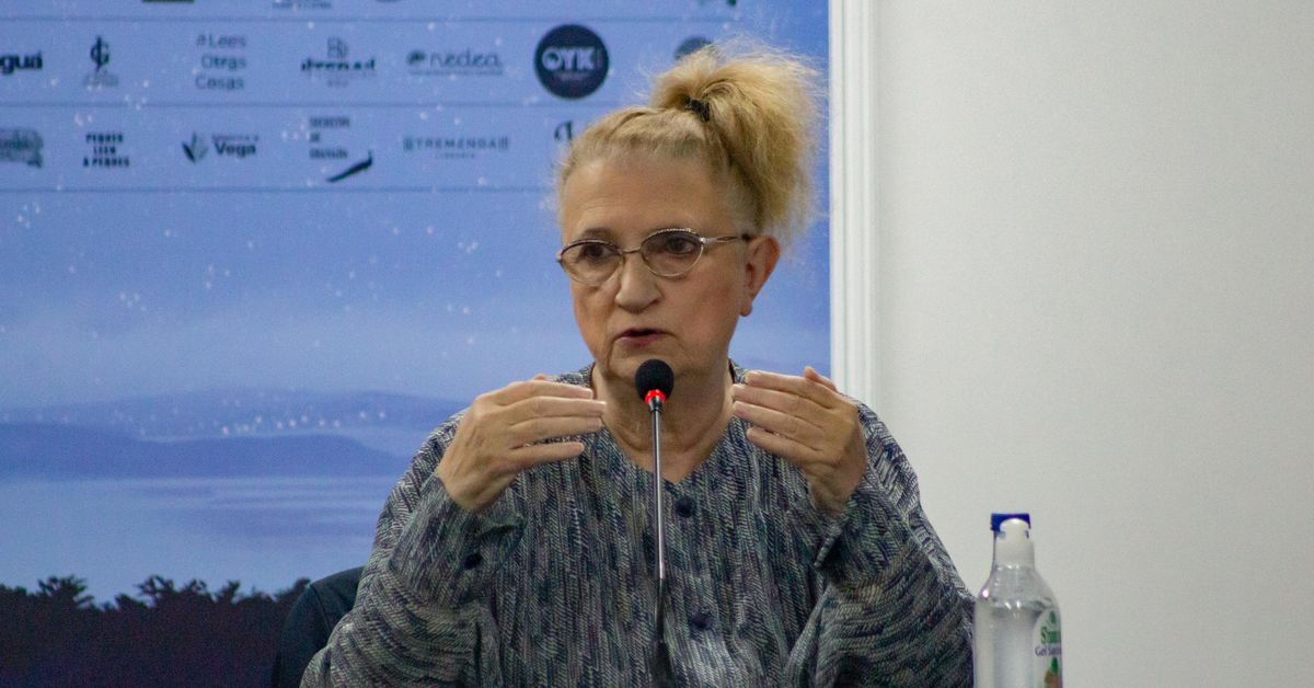 Ana Rossetti, en la entrega de premios del I Certamen de Poesía Visual ...