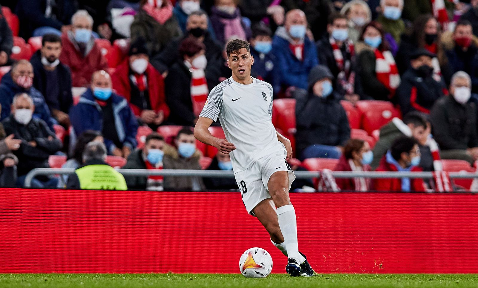 El jugador del Granada CF Raúl Torrente ya se encuentra concentrado con ...