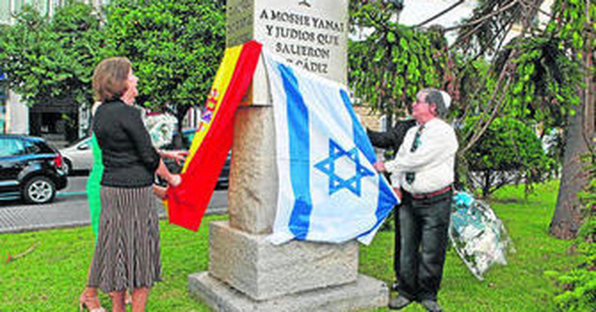 El diplomático Ángel Sanz Briz y el judío Moshe Yanai, en el recuerdo