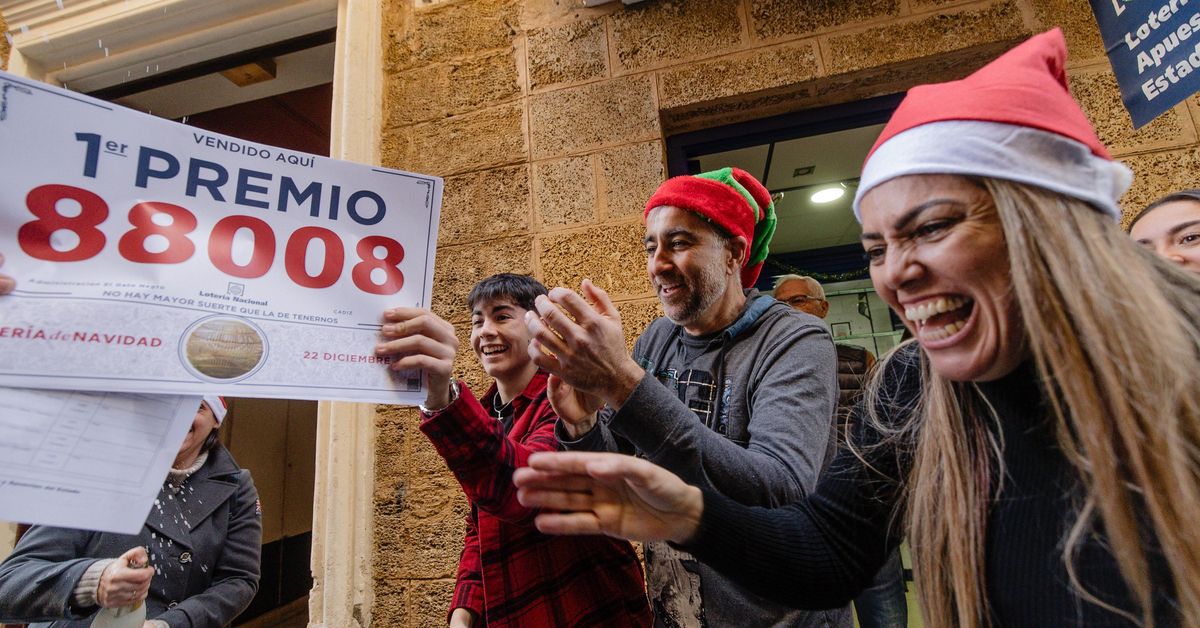 Las imágenes de la celebración del Gordo de la Lotería de Navidad 2023 ...