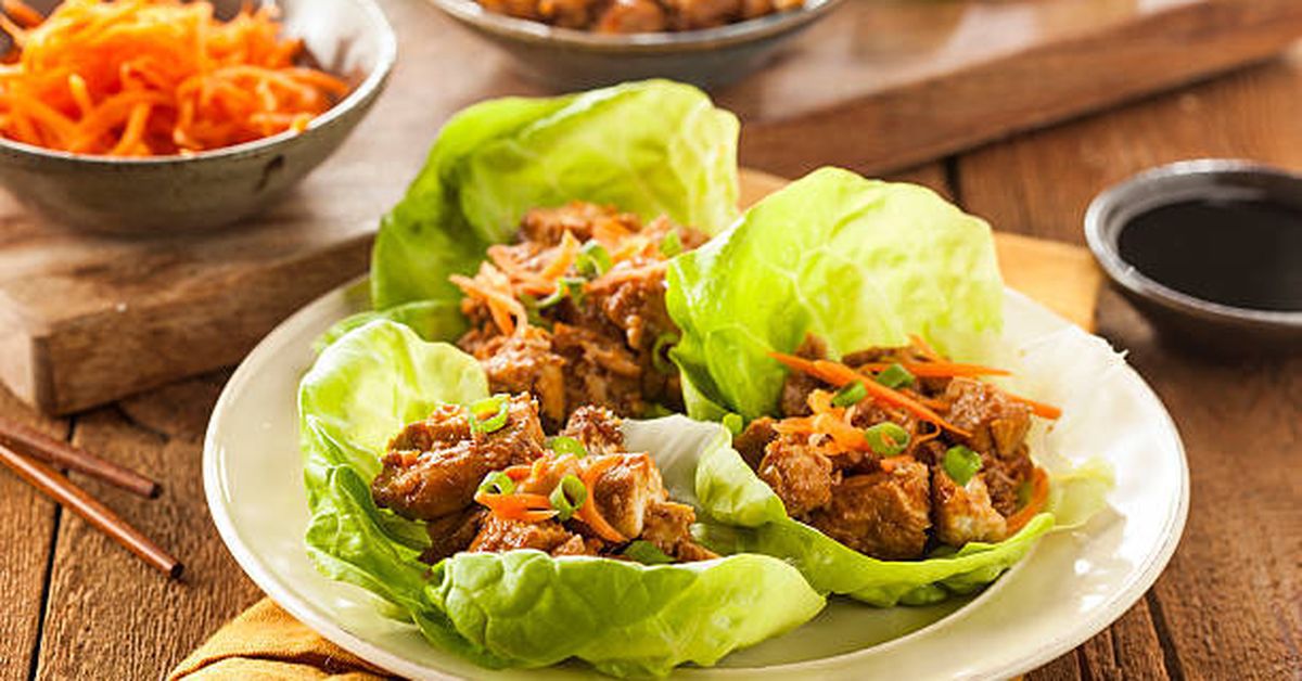 Wraps de lechuga con carne asada y guacamole: sencillos y sabrosos