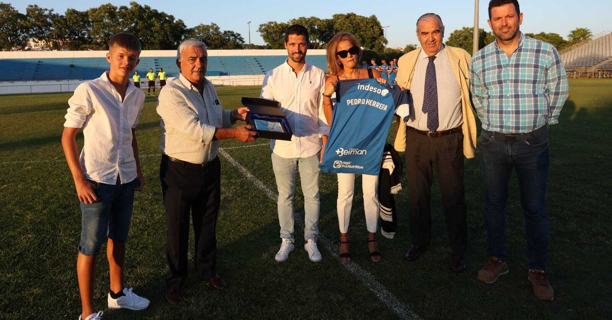 Imágenes del Jerez Industrial - Xerez Deportivo FC homenaje a Pedro Herrera