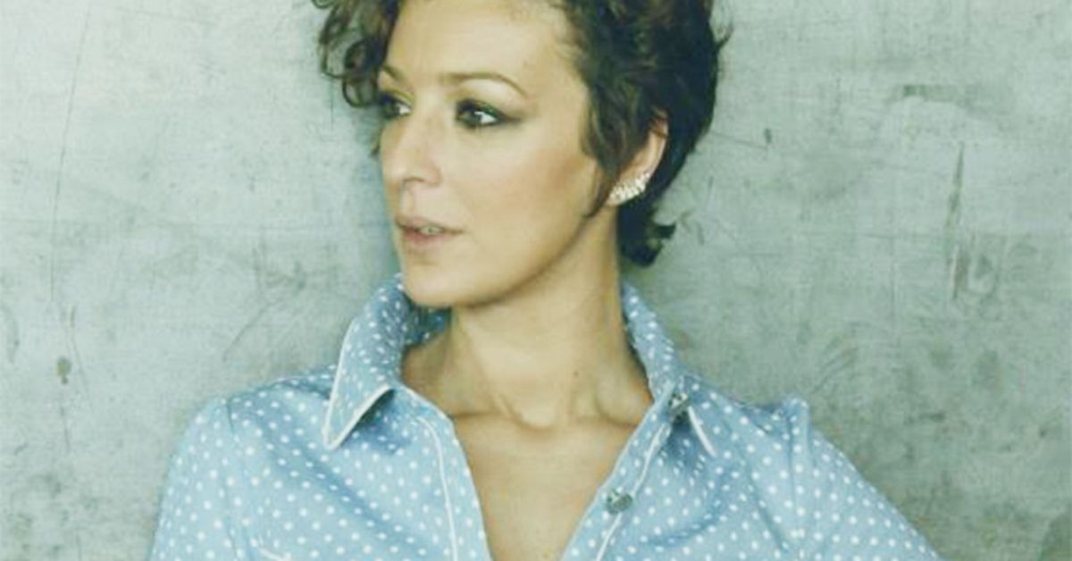 Mara Barros, la voz femenina de las giras de Sabina, actúa en el Pay Pay