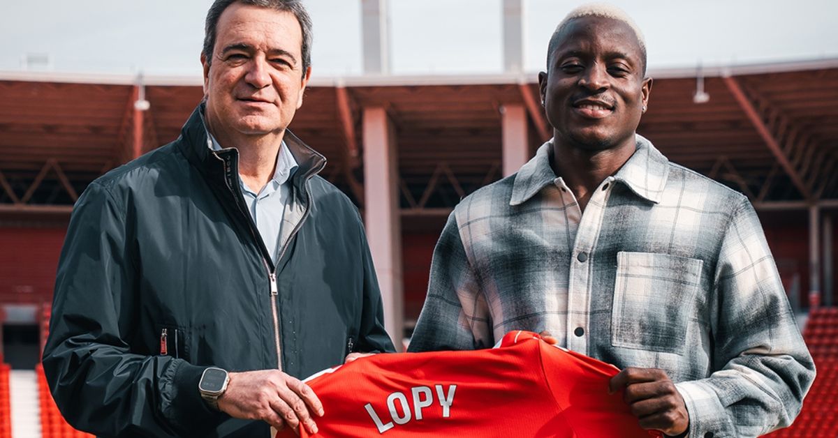 Dion Lopy y el Almería, unidos en un gesto de solidaridad con Senegal