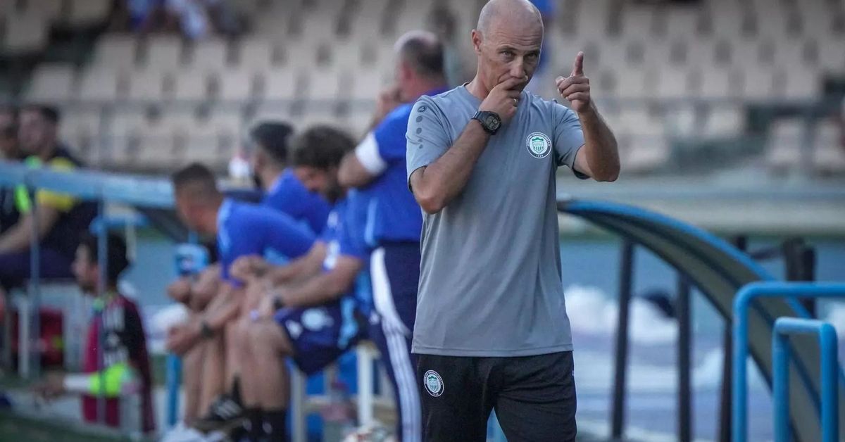 Antonio Calderón, un técnico de moda al frente del líder, próximo rival del Xerez CD