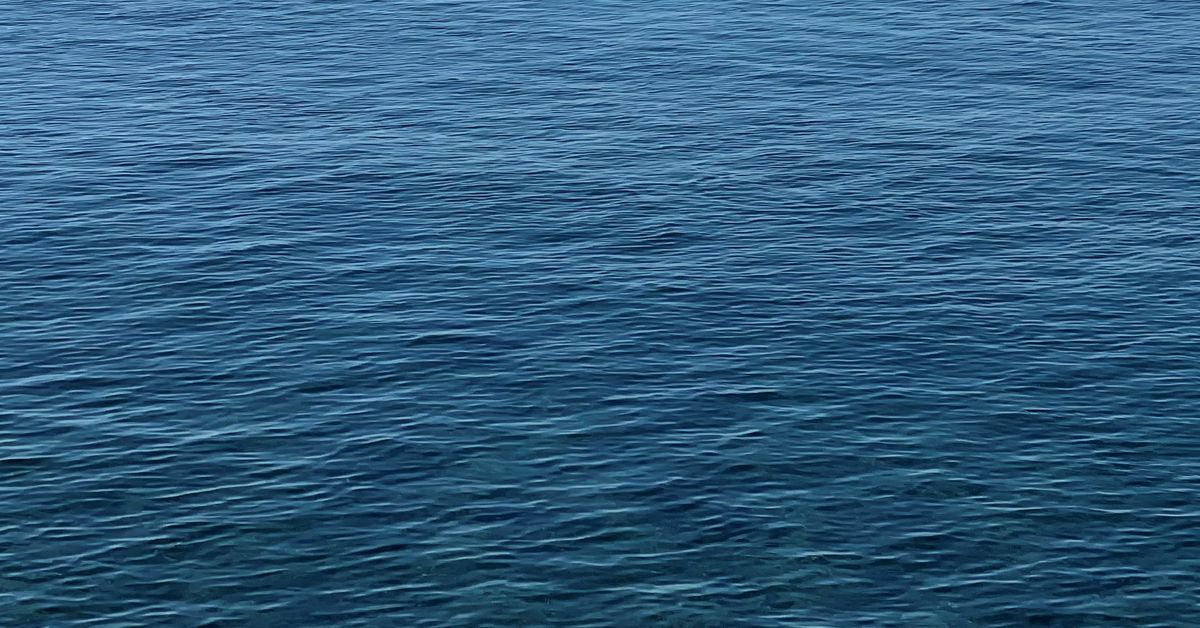 ¿Por qué el mar es azul?