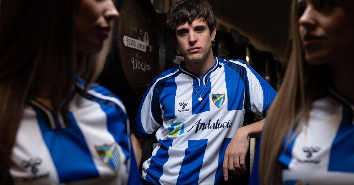 Vídeo | Así es la nueva camiseta retro del Málaga CF 2025