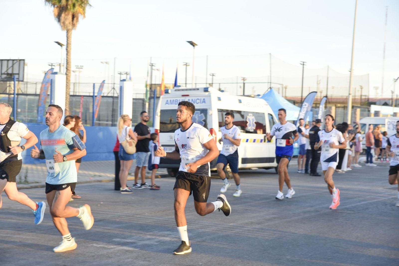 Búscate en las fotos de la Carrera Solidaria 091 de la Policía Nacional ...