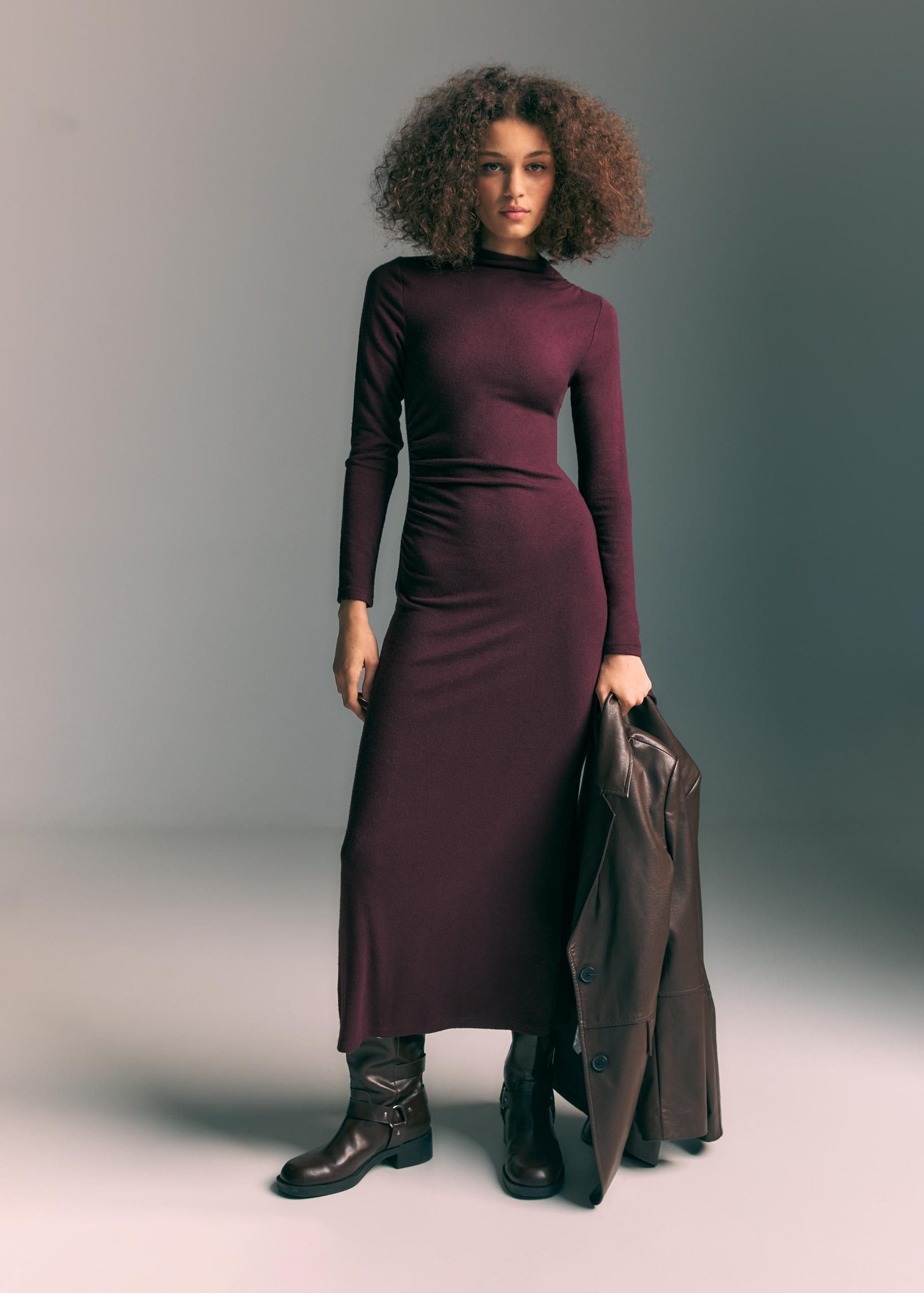 Ha llegado Stradivarius el vestido de punto que mejor sienta y que agotarán las estilosas ...