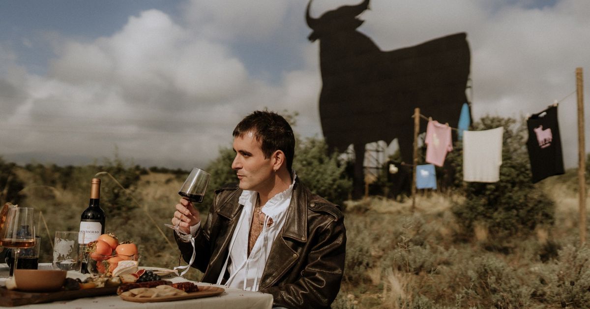 Palomo Spain aporta su visión sobre el toro de Osborne con una ...