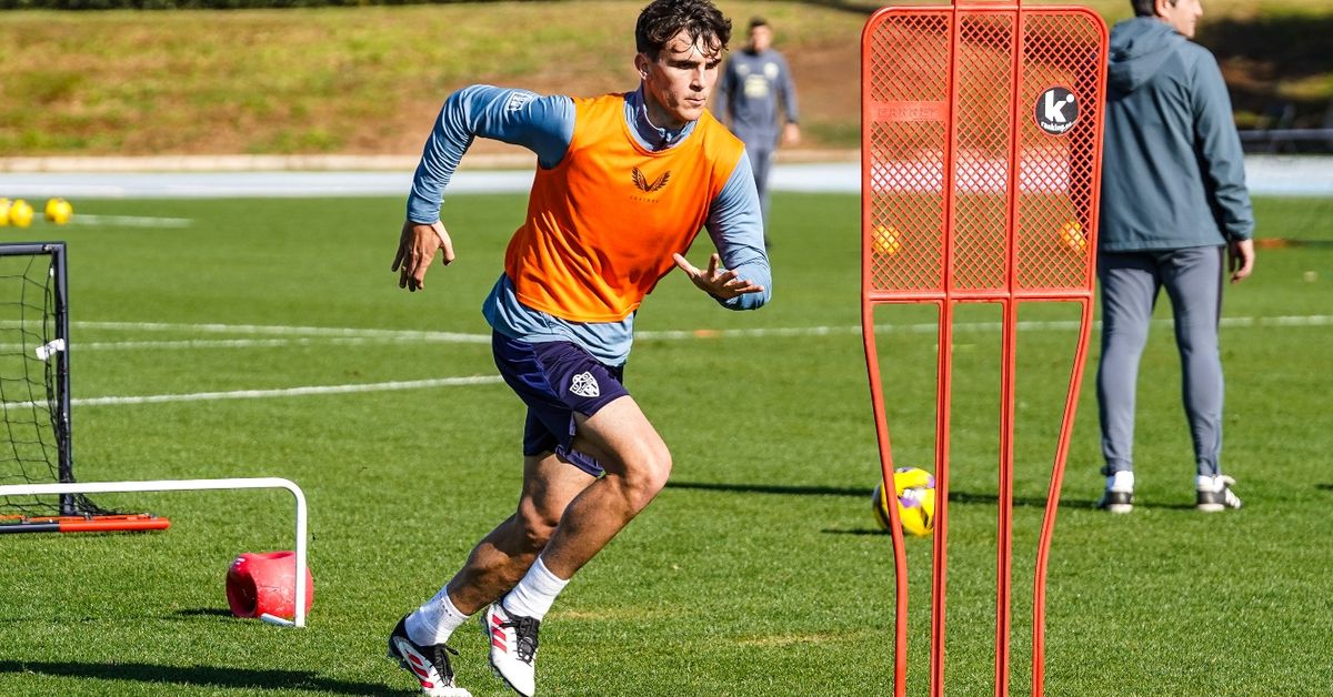 Selvi Clua entra en su primera convocatoria con el Almería