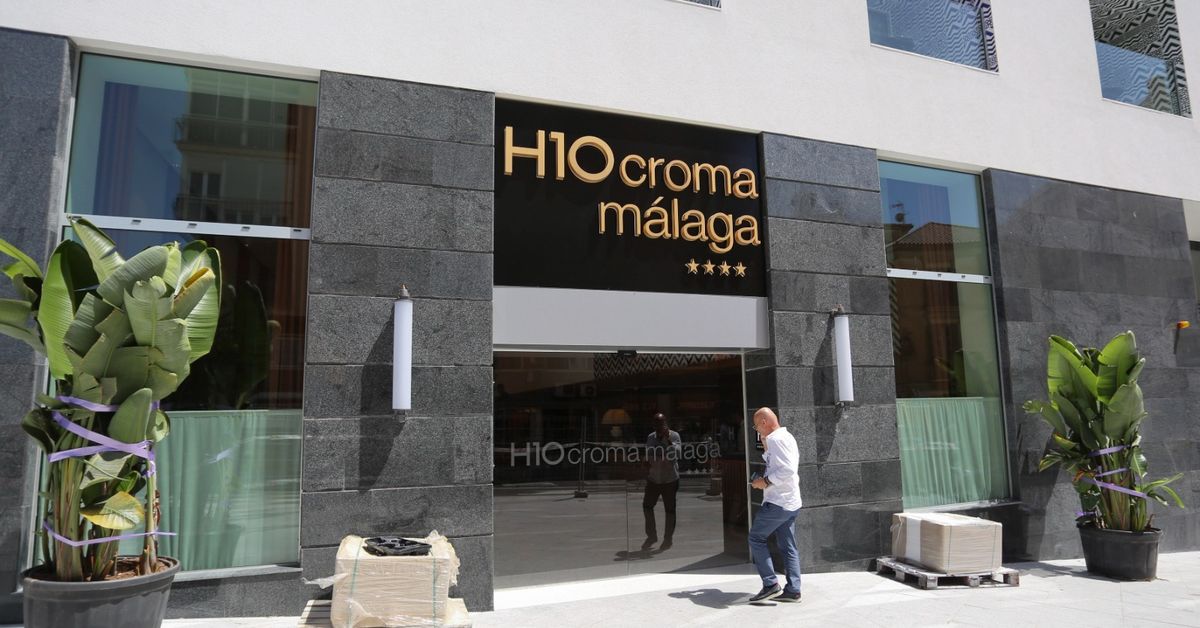 Trabajo a contrarreloj para abrir hoy el hotel de Moneo en Málaga