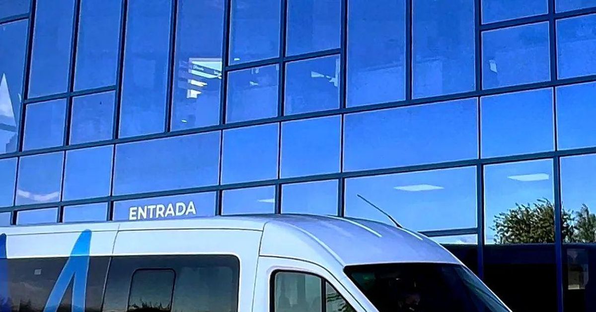 Una empresa de Granada crea una plataforma para encontrar y contratar autobuses bajo demanda, y ...