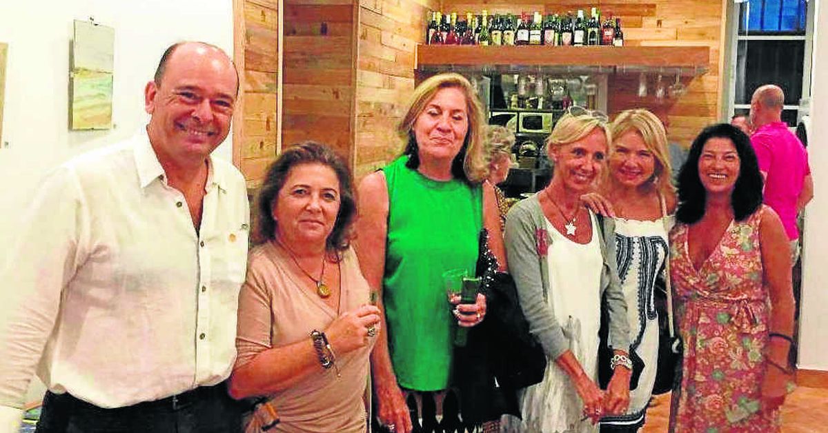 Pinturas de Clara Ramos en la sala cultural Alquimia