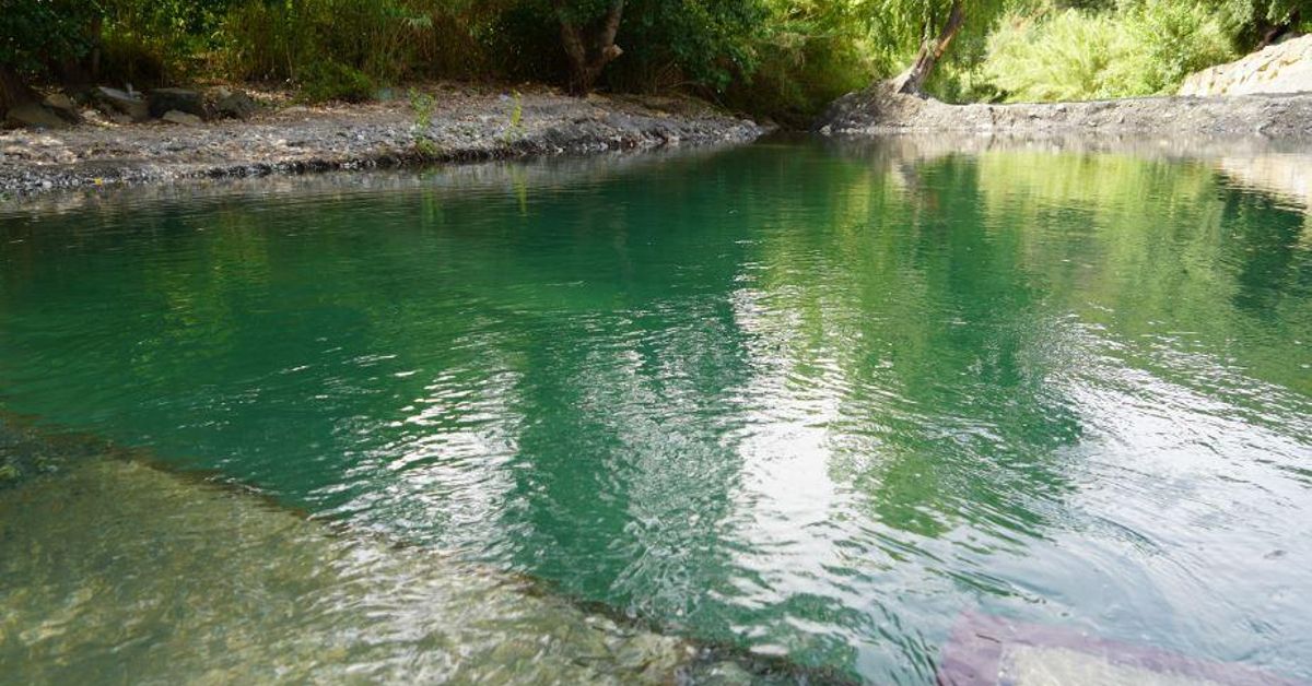 La piscina natural a la que van las familias malagueñas para refrescarse cada verano en Málaga