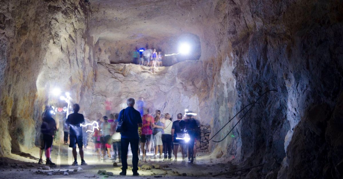 Las cuevas de la Campsa y del Mesón Gitano aguardan al Plan Estratégico ...